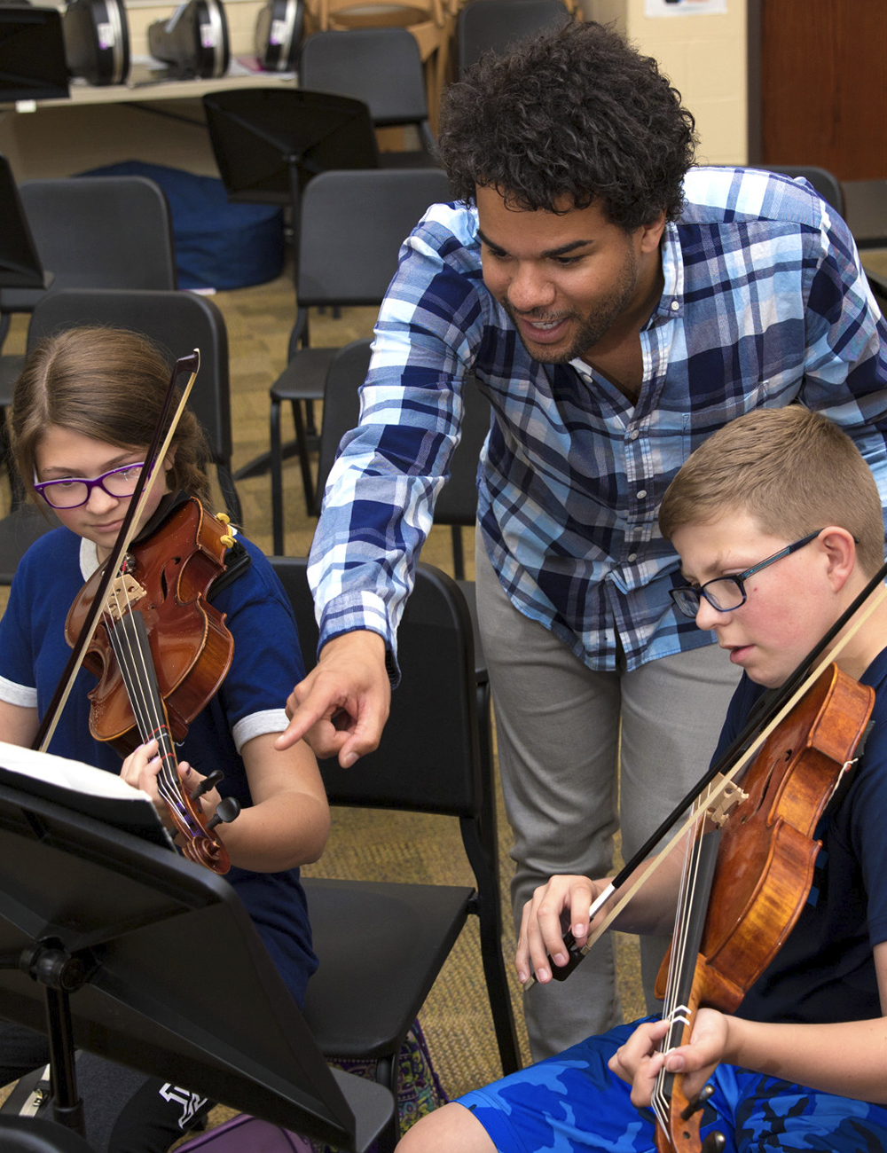 Ben Yoder, an alumnus who is in tune with his music students